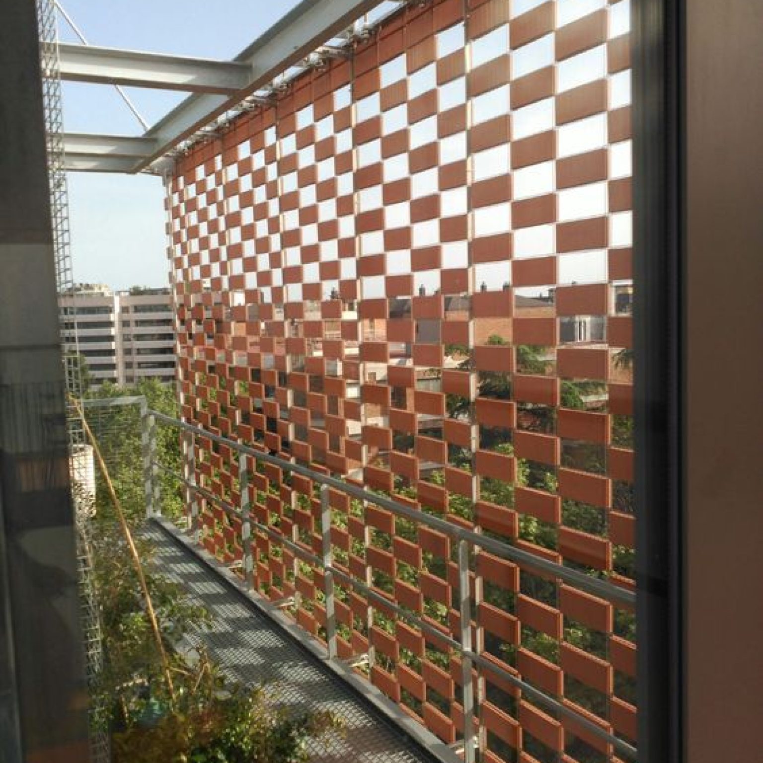 “Edificios con Piel” (recubrimiento para fachadas) – ALUR Arquitectos