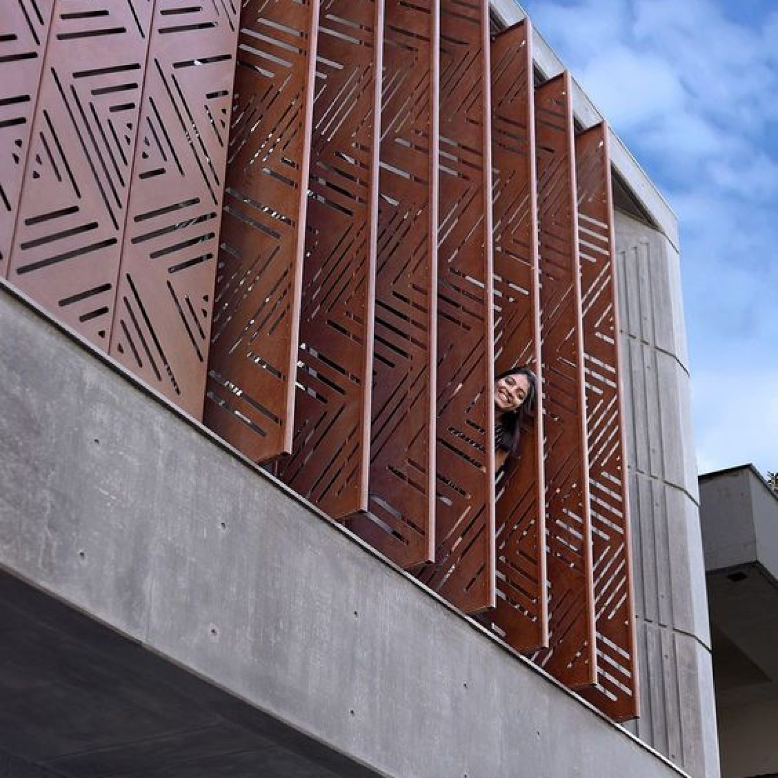 “Edificios con Piel” (recubrimiento para fachadas) – ALUR Arquitectos